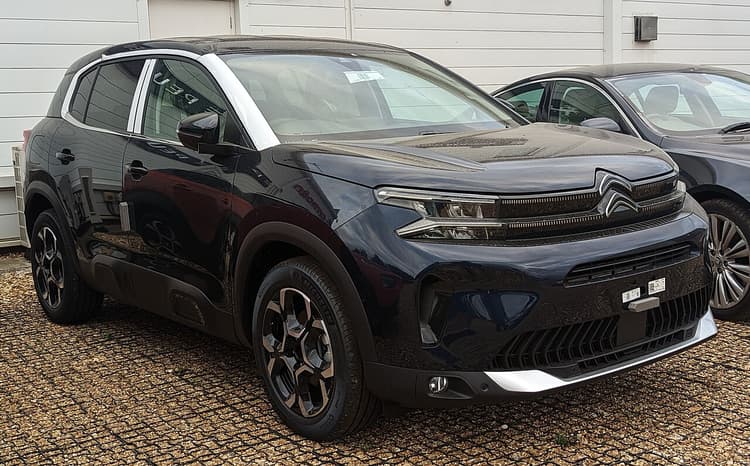 Toyota RAV4 Boot Space: 580L — Will It Fit? | BootSized
